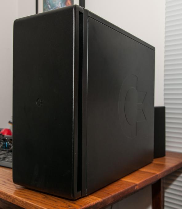 A1200 Commodore PC tower - Amigaportal.cz
