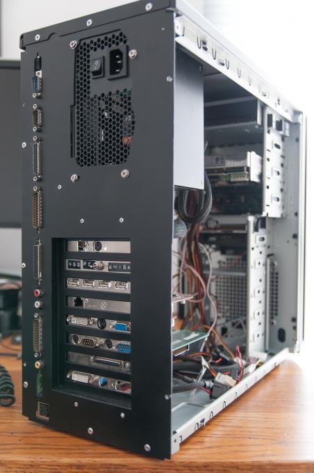A1200 Commodore PC tower - Amigaportal.cz